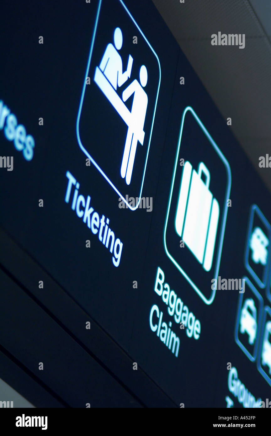 Ticketing sign airport hi-res stock photography and images - Alamy