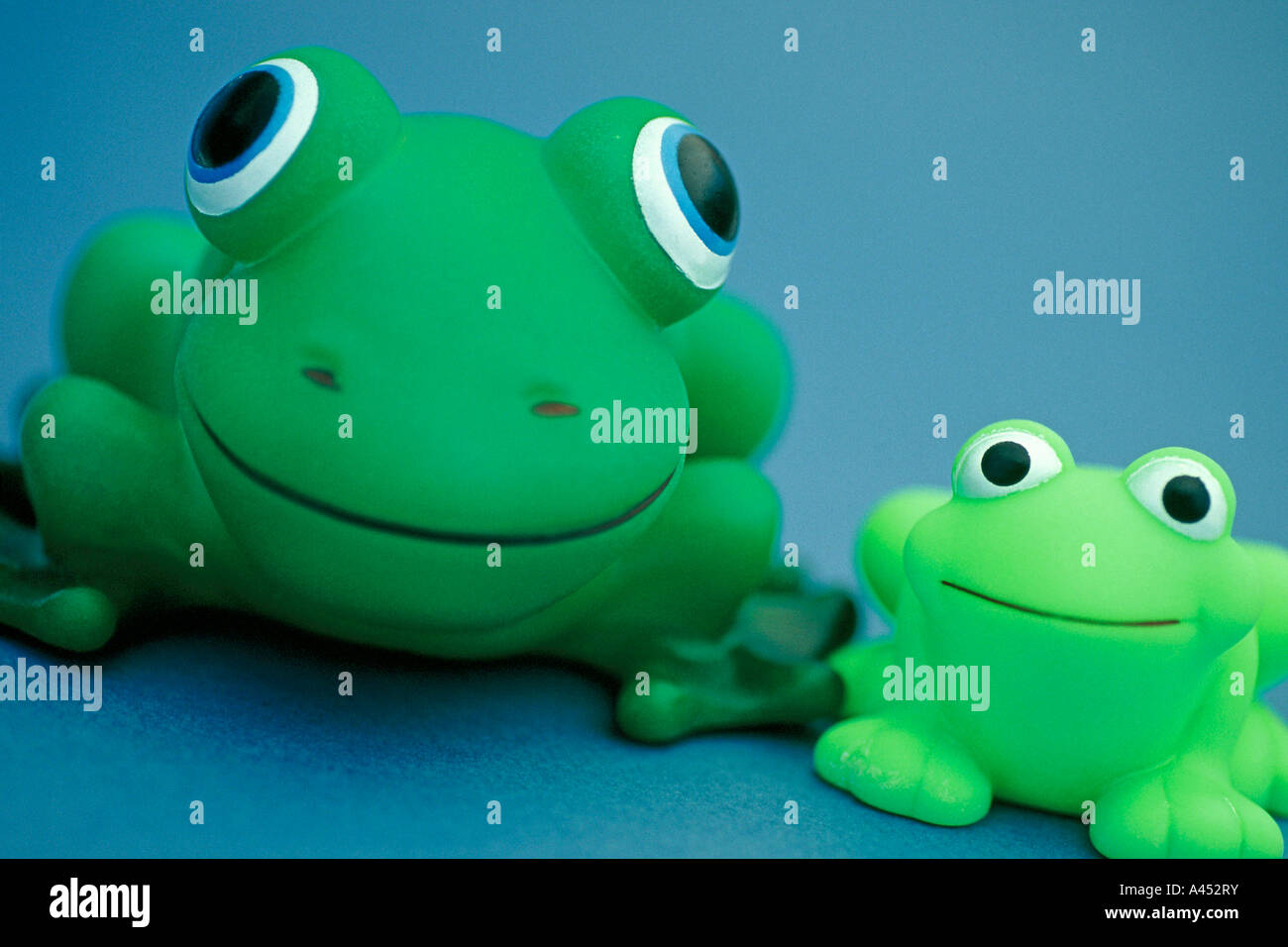 Plastic toy frogs hi-res stock photography and images - Alamy