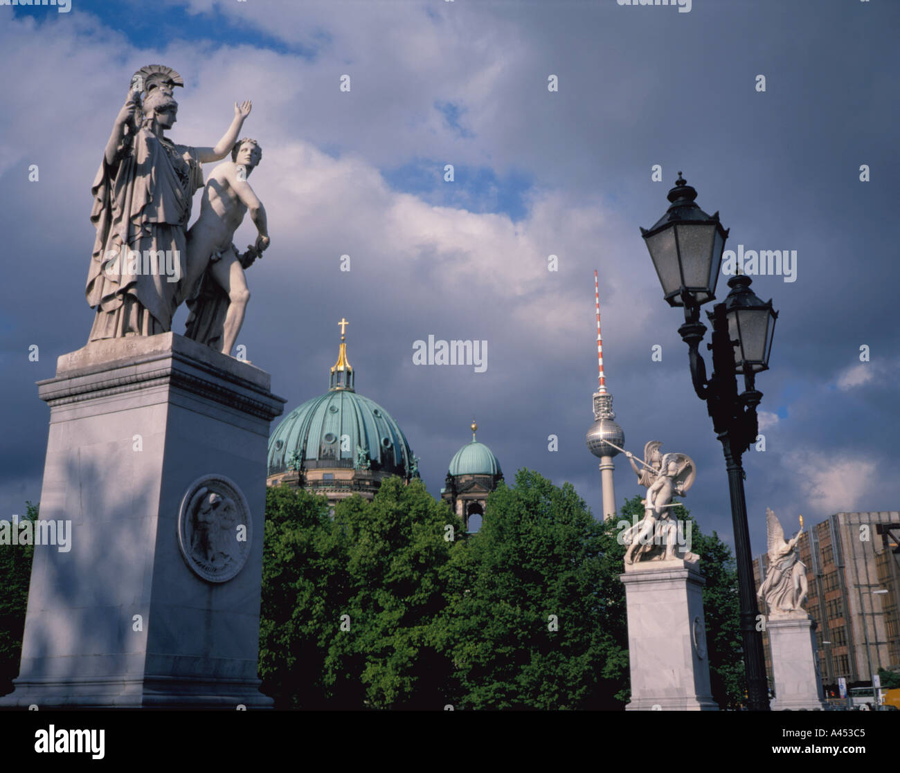 Statues schloss bridge berlin germany hi-res stock photography and ...