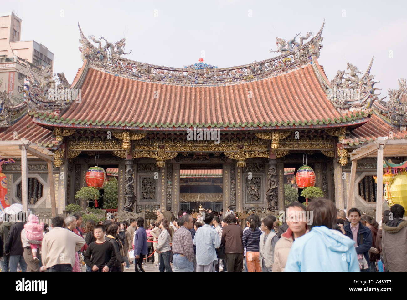 Taiwan Taipei Crowd Of Chinese People At Longshan Buddhist Temple China ...