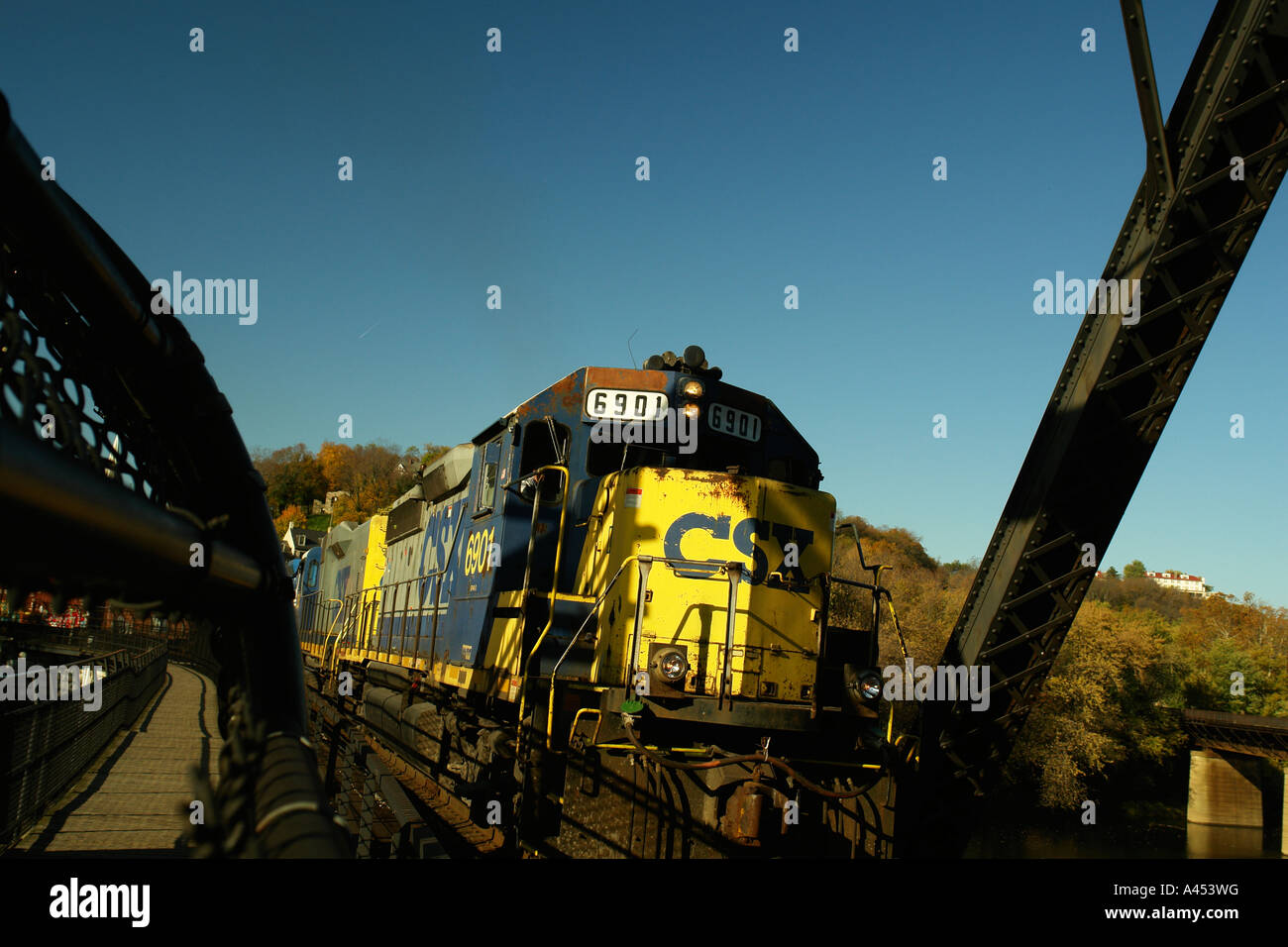 Railroad bridge at harpers ferry hi-res stock photography and images ...