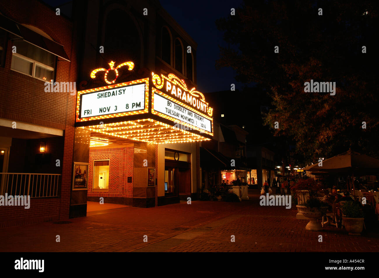 Charlottesville va historic downtown hi-res stock photography and ...