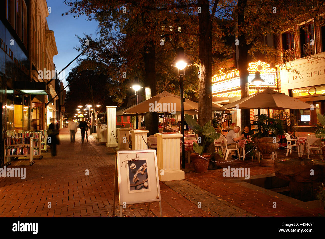 Charlottesville va historic downtown hi-res stock photography and ...