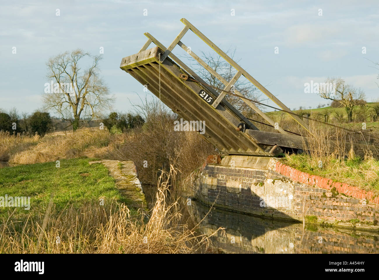 lift bridge Oxford Canal Oxfordshire England UK Stock Photo - Alamy