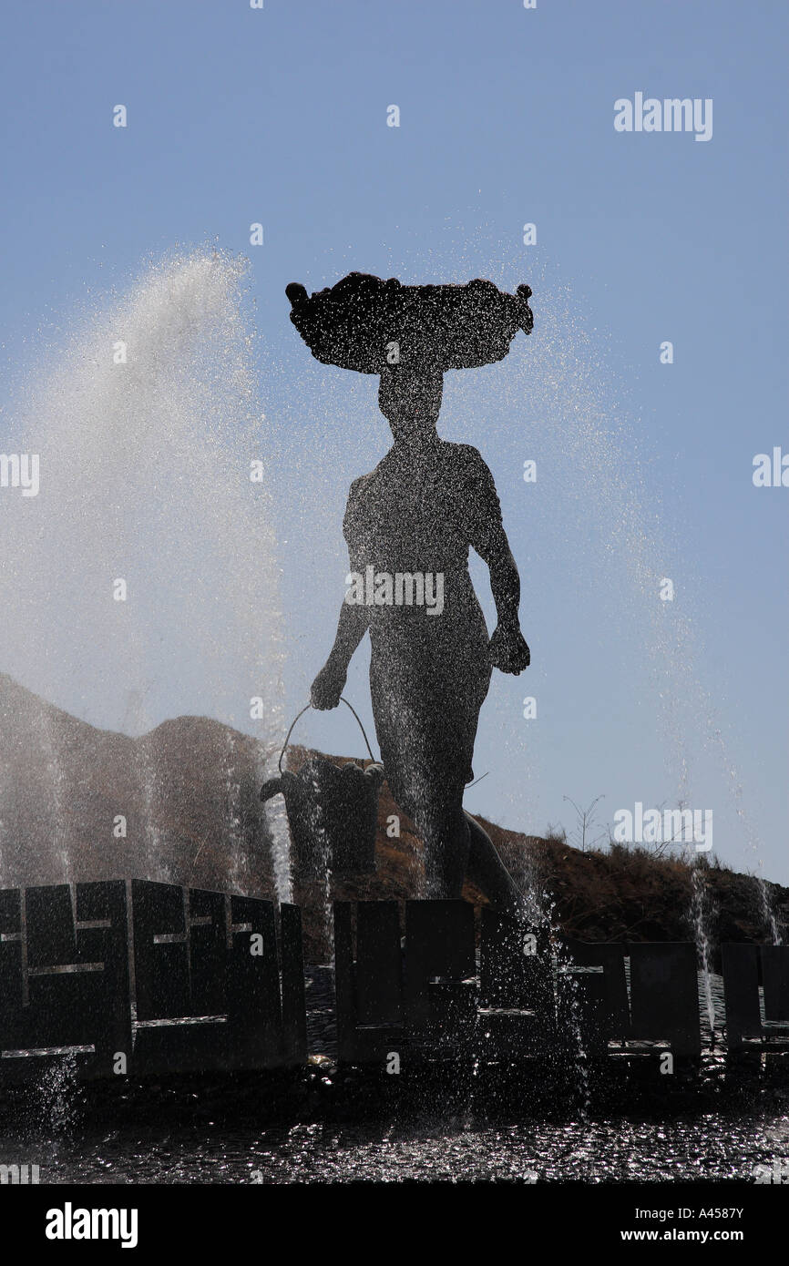 Fisherwoman statue hi-res stock photography and images - Alamy