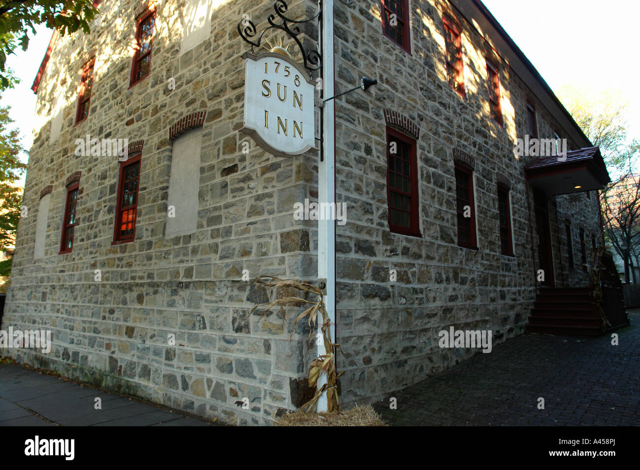 AJD53324, Bethlehem, PA, Pennsylvania, Historic Sun Inn Stock Photo - Alamy
