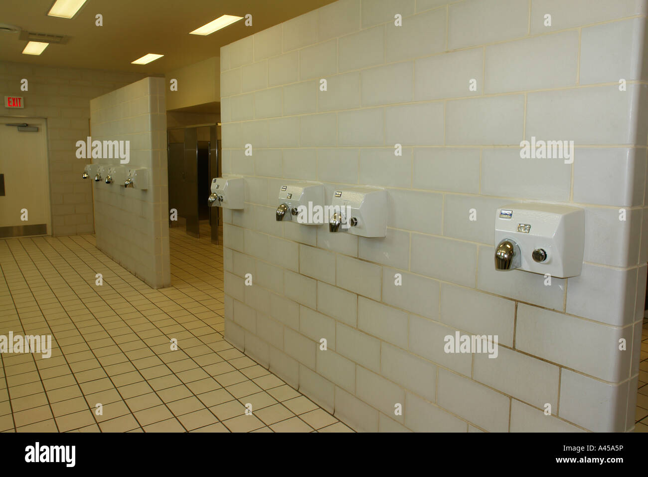 Hand dryers hi-res stock photography and images - Alamy