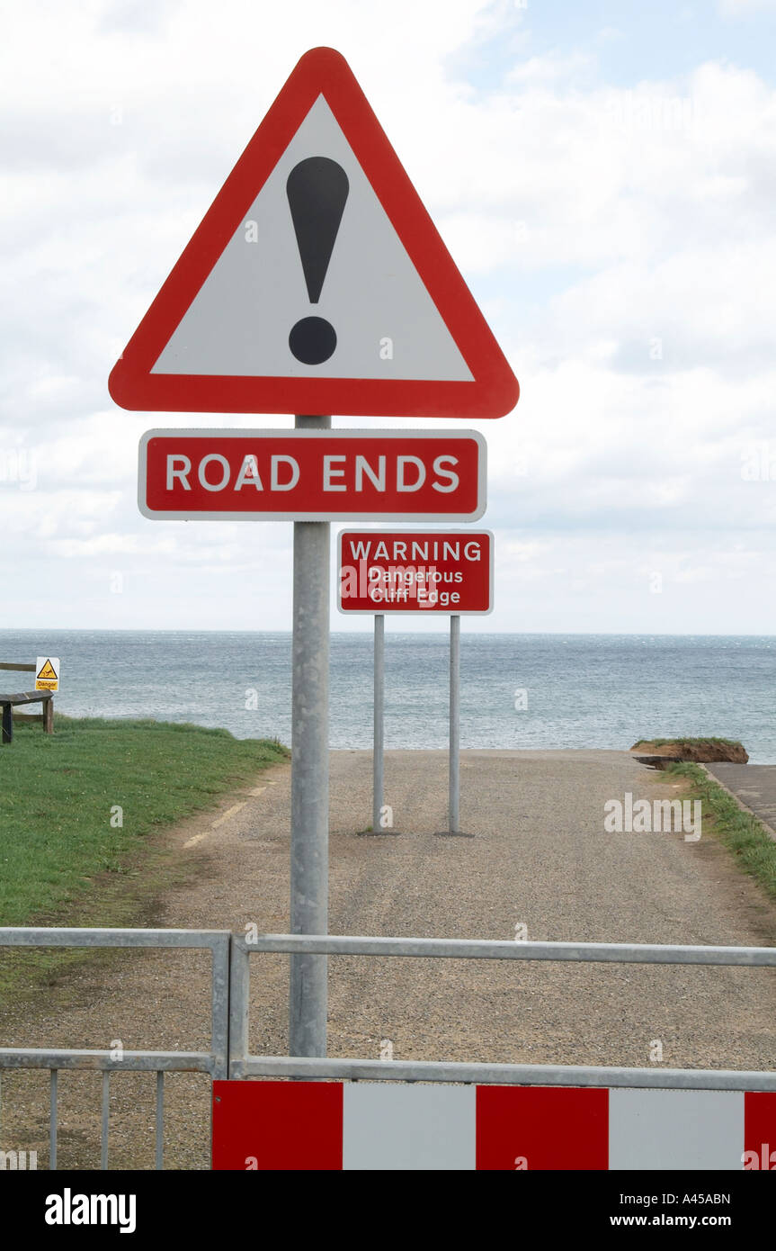 Road end hi-res stock photography and images - Alamy