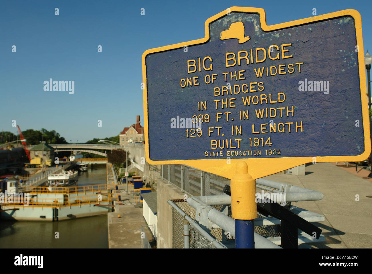 Horizontal erie canal lock hi-res stock photography and images - Alamy
