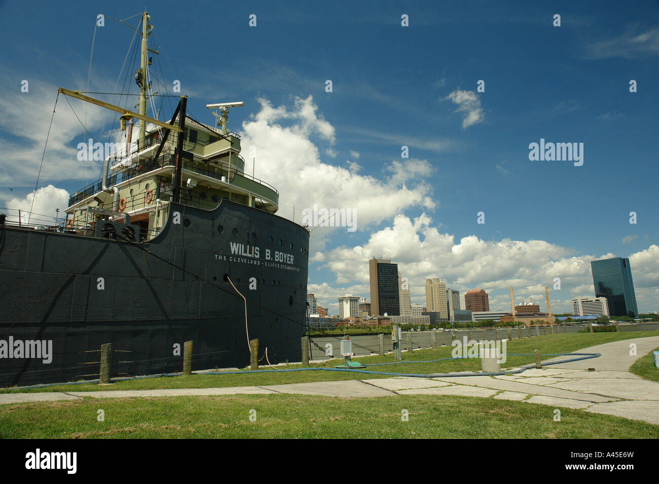 Ohio river ship canal hi-res stock photography and images - Alamy