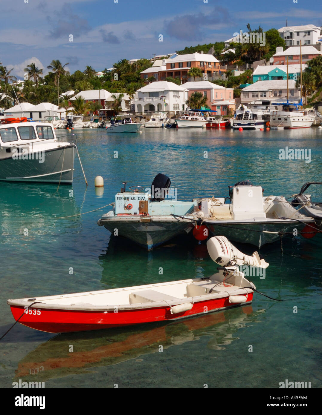Buildings boats docks bermuda hi-res stock photography and images - Alamy