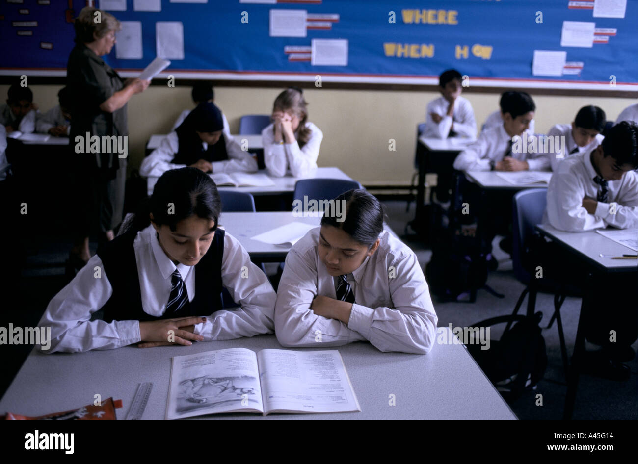 year 9 students in class in a bedfordshire upper school 1999 Stock ...