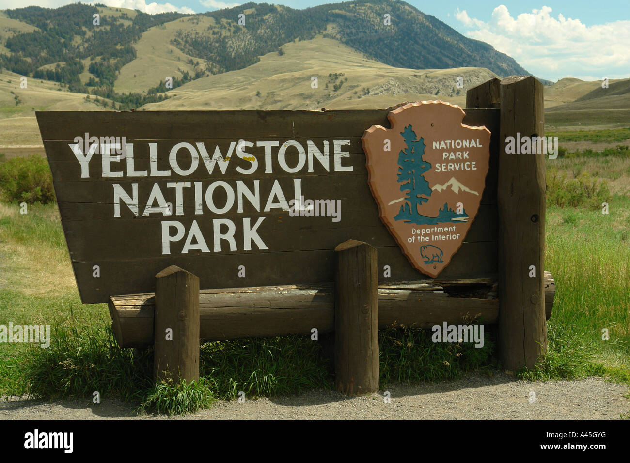 Sign west entrance yellowstone national hi-res stock photography and ...