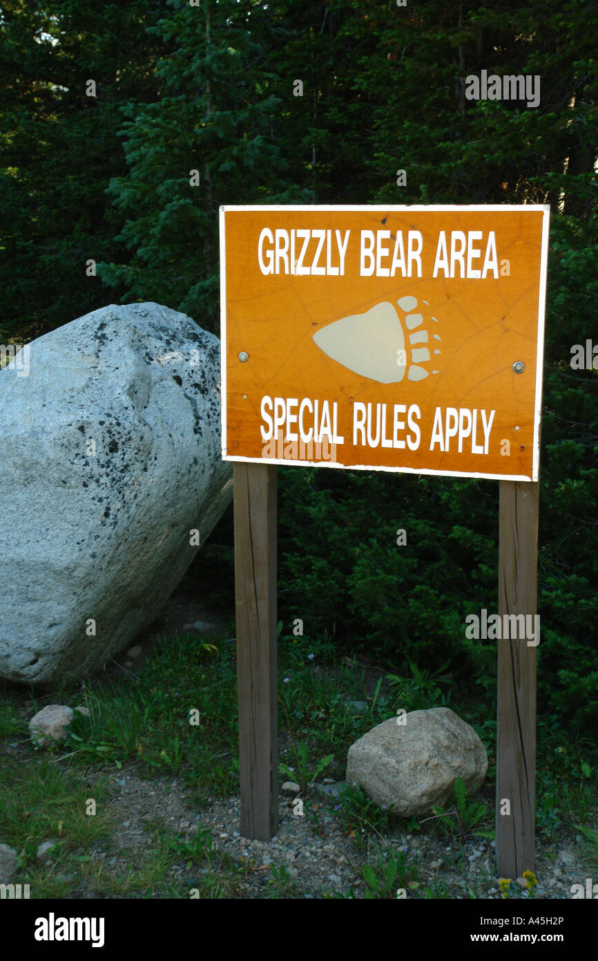Grizzly bear country sign hi-res stock photography and images - Alamy
