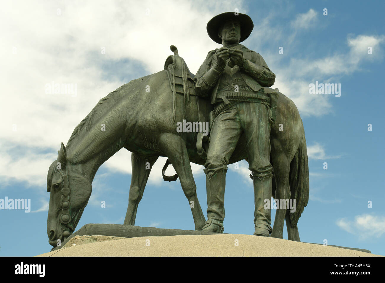 Horse and rider statues hi-res stock photography and images - Alamy