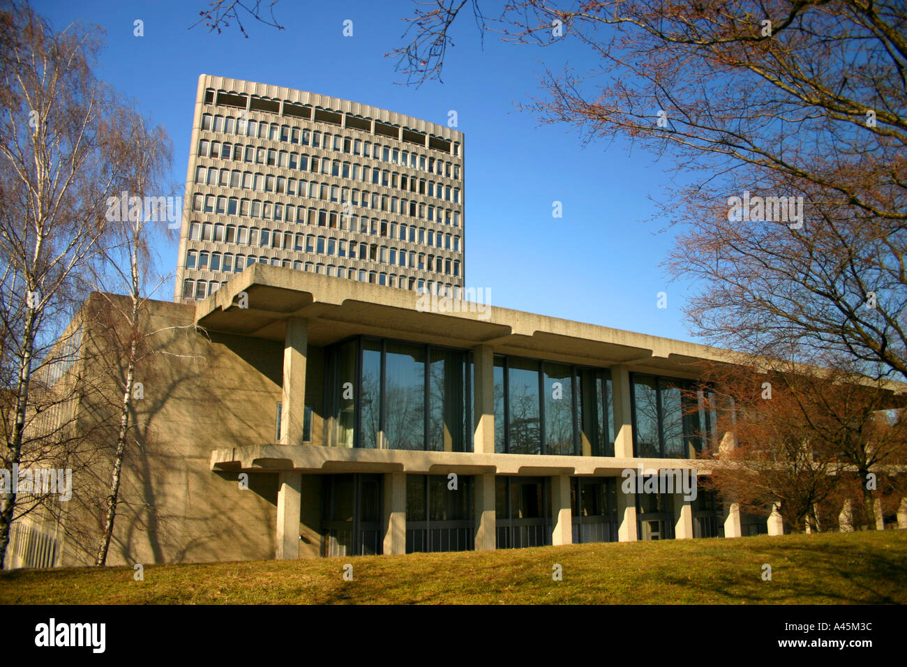 Ilo international labour office building hi-res stock photography and ...