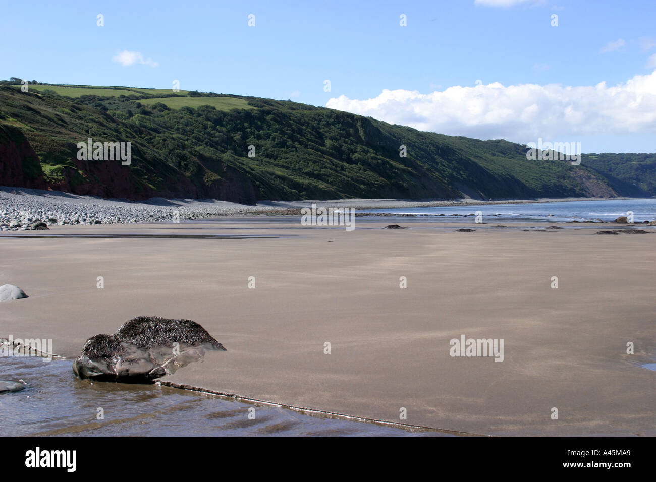 Deserted sandy beach on the North Devon coast Stock Photo - Alamy