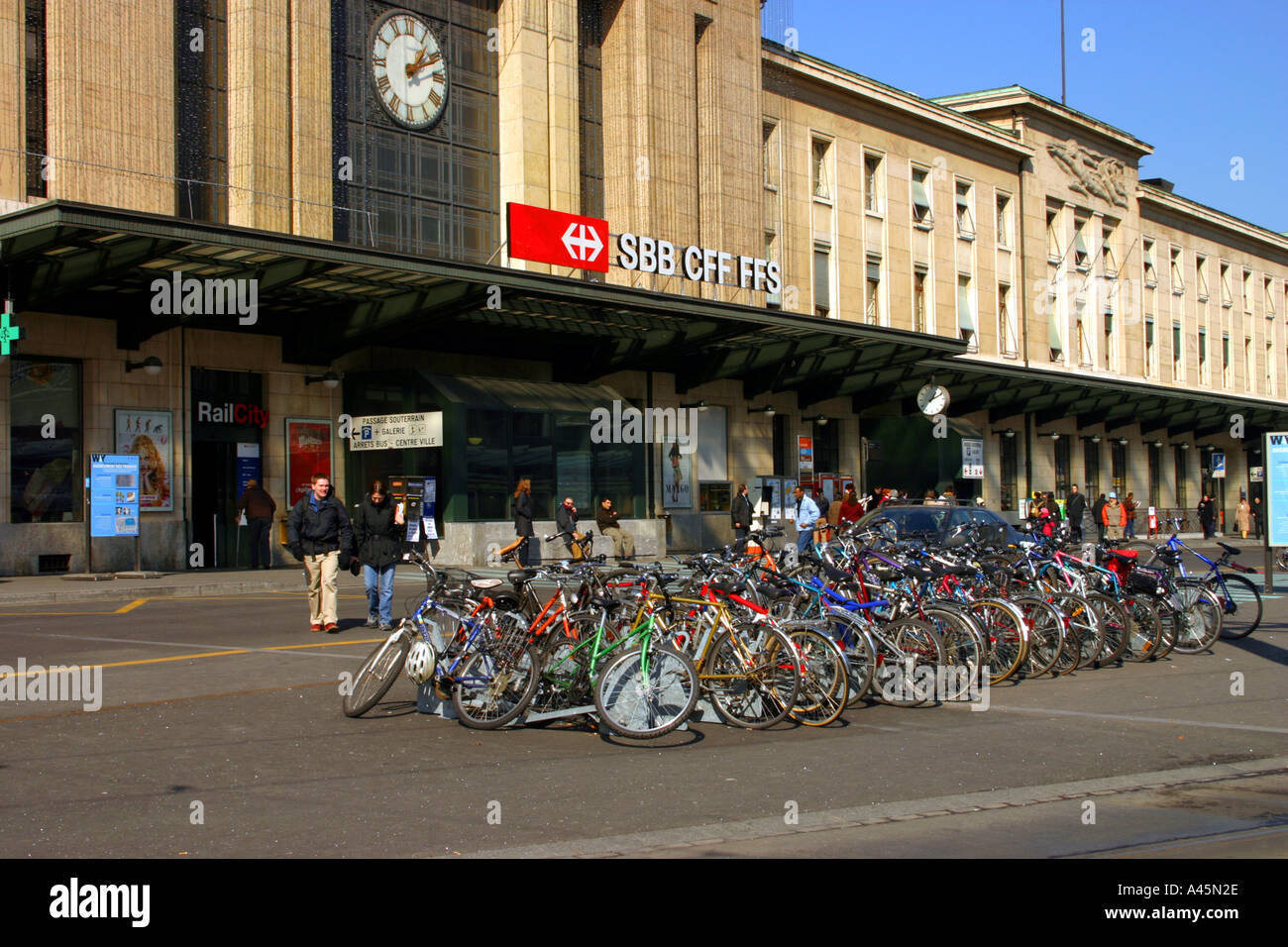 Geneva bus station hi-res stock photography and images - Alamy