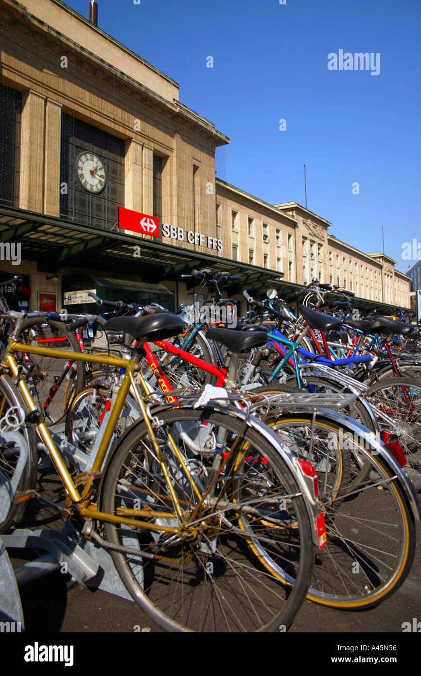 Geneva bus station hi-res stock photography and images - Alamy