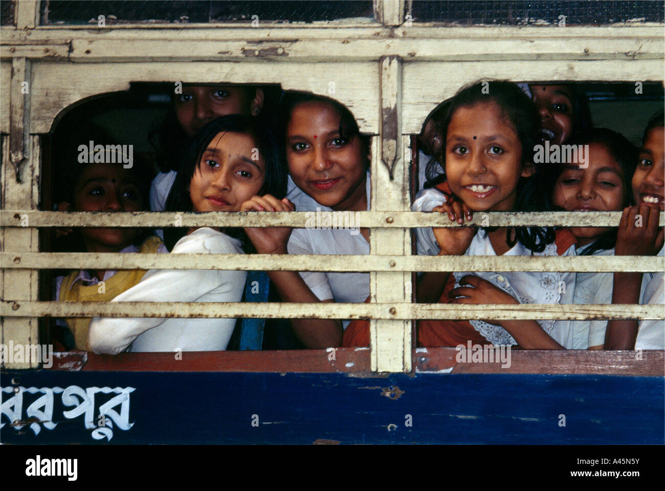 kolkata India Crowded Bus Stock Photo - Alamy
