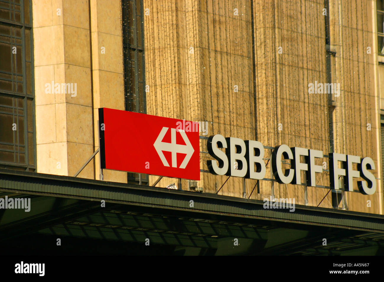 Geneva railway station Stock Photo - Alamy