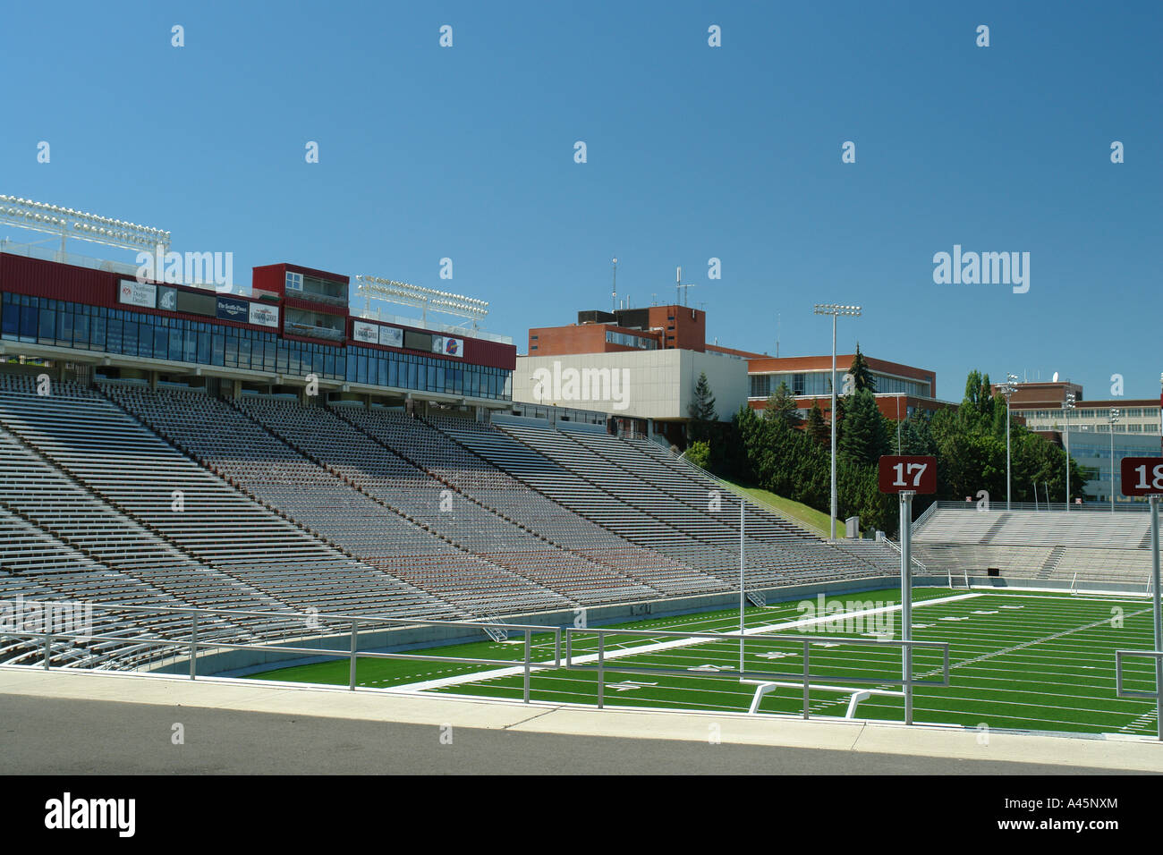 Washington cougars football hi-res stock photography and images - Alamy