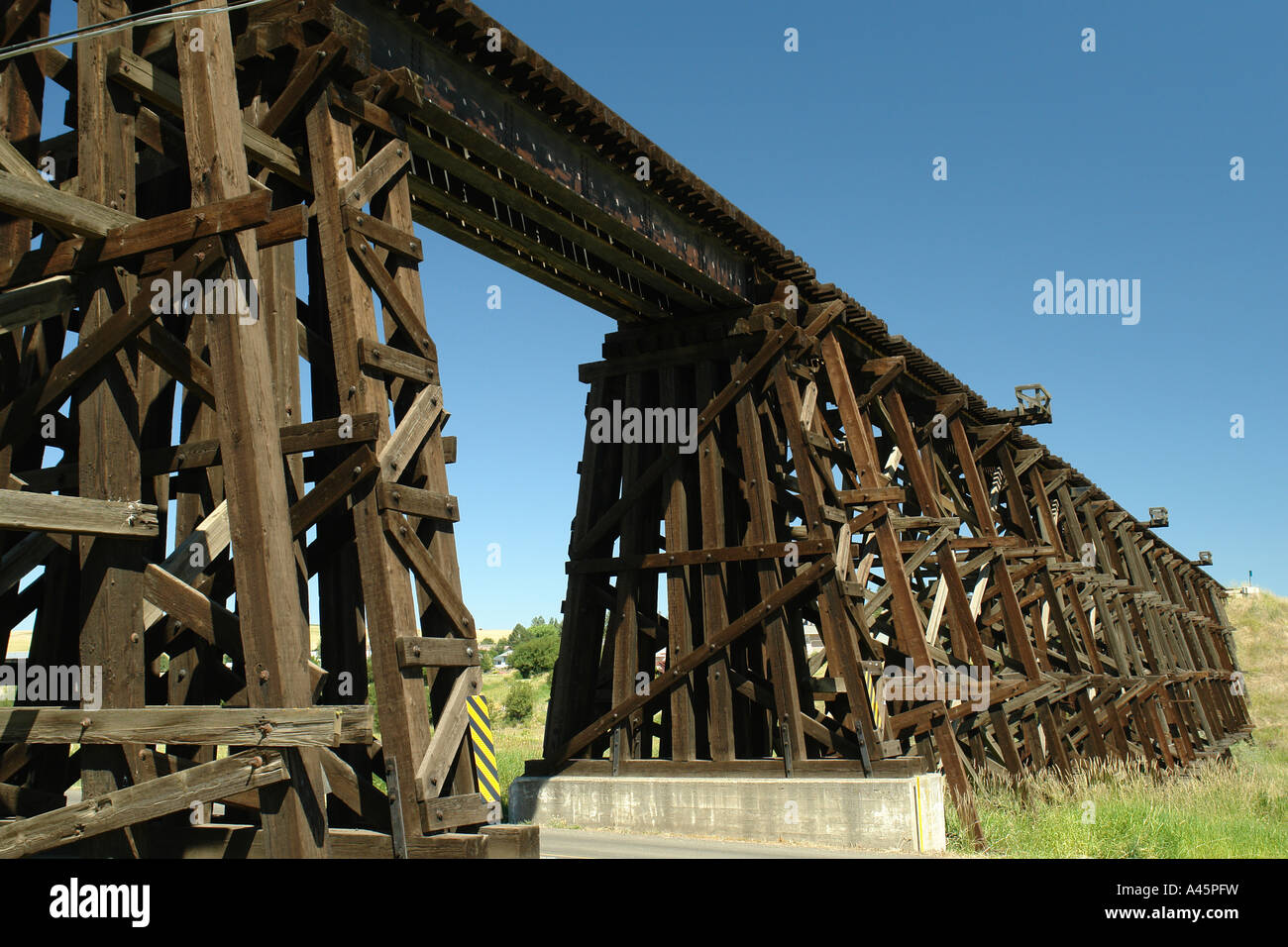Railroad trestle pictures hi-res stock photography and images - Alamy