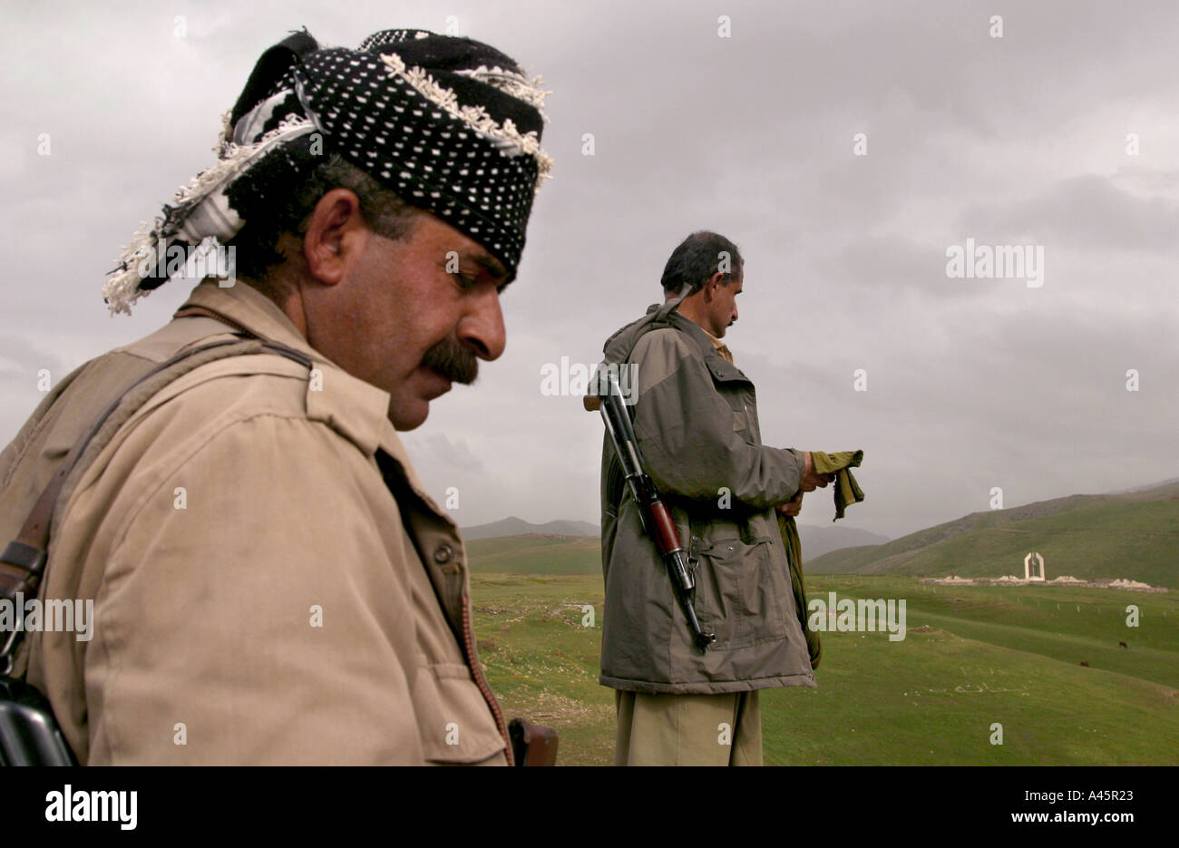 kurdish pershmerga fighters allied to the patriotic union of kurdistan ...