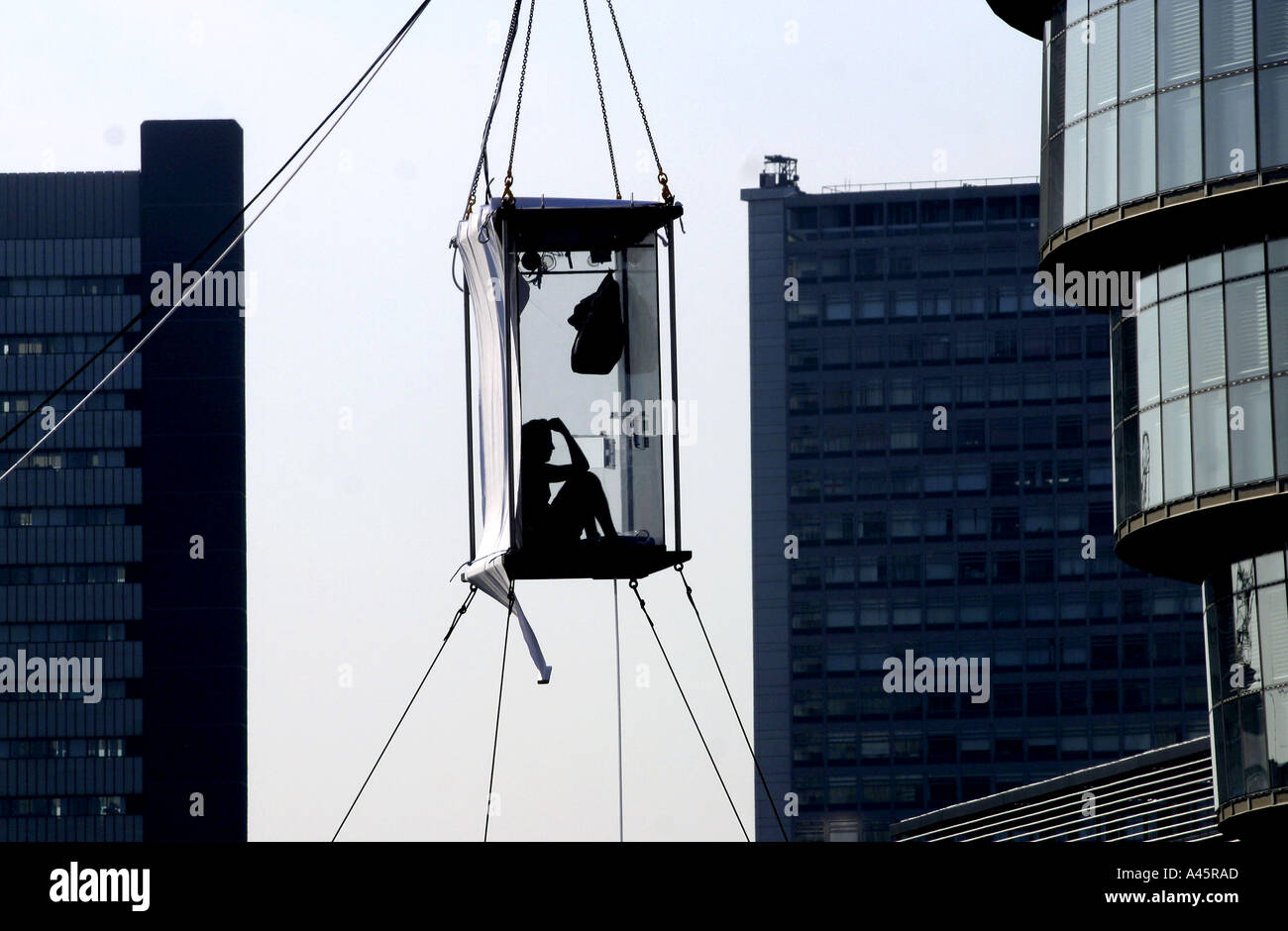 David blaine box hi-res stock photography and images - Alamy