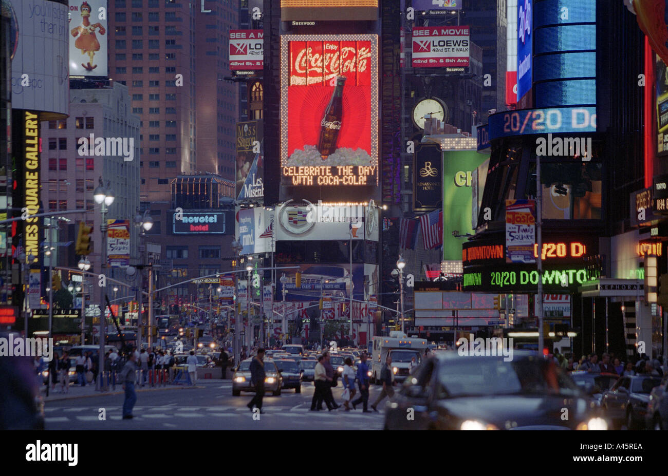 Times square 2000 hi-res stock photography and images - Alamy