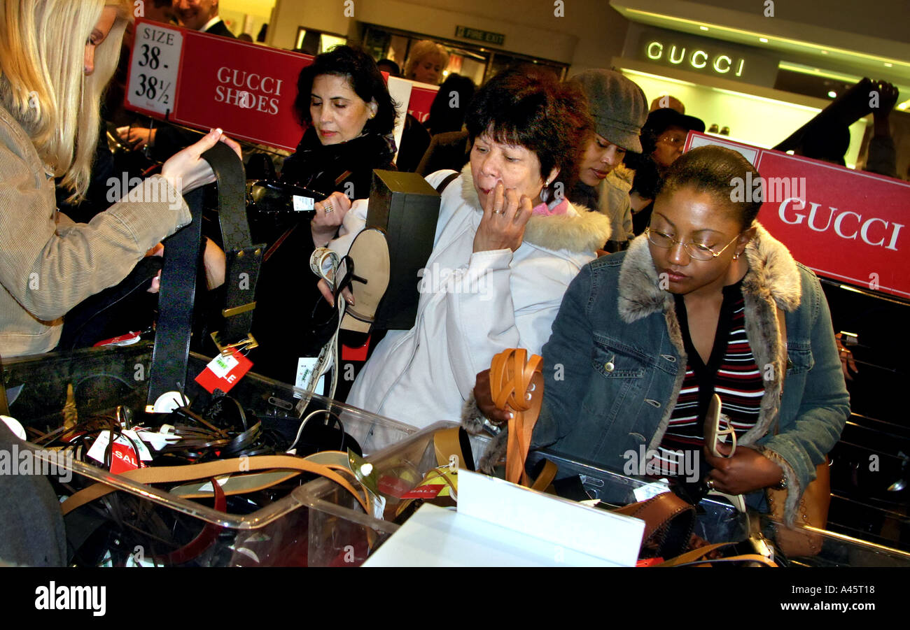 Harrods label hi-res stock photography and images - Alamy