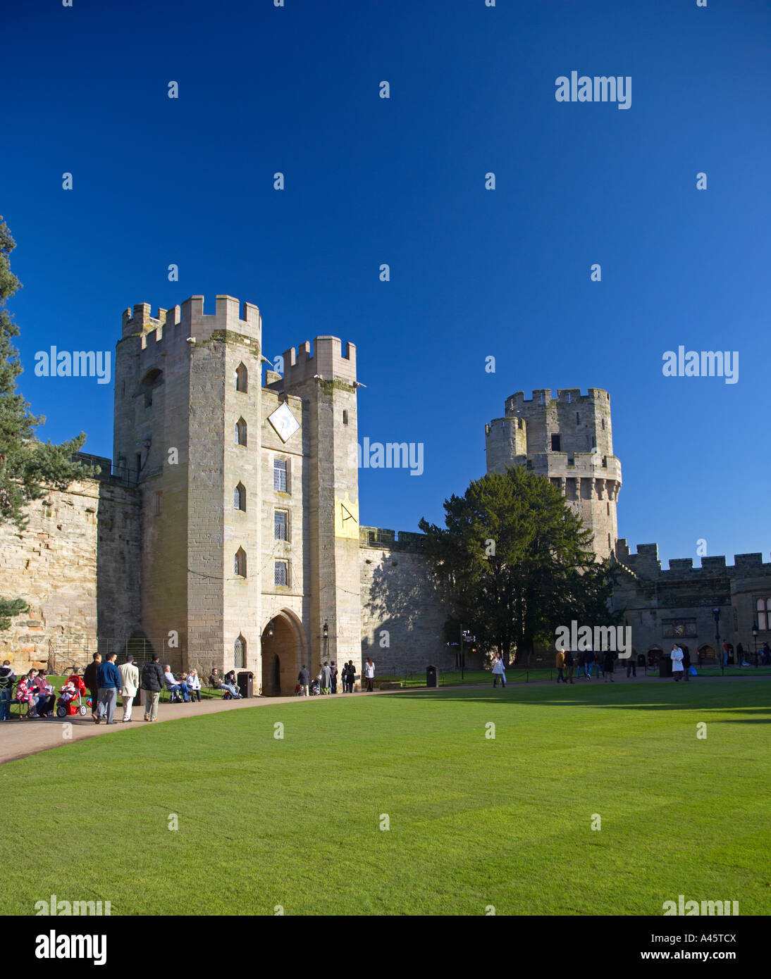 Warwick stronghold hi-res stock photography and images - Alamy