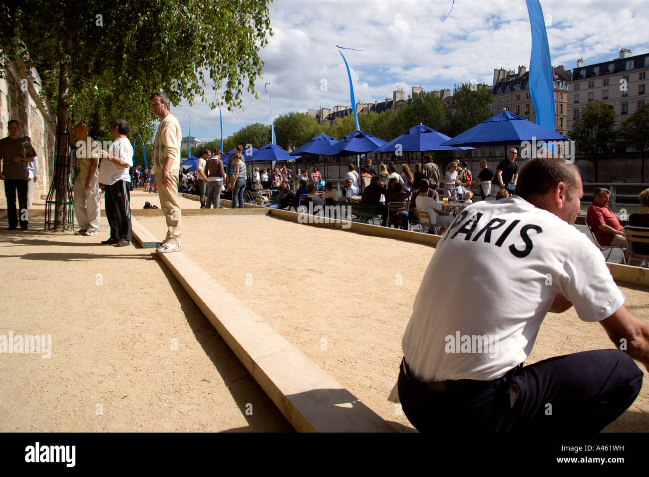 FRANCE Ile de France Paris The Paris Plage urban beach. People playing ...