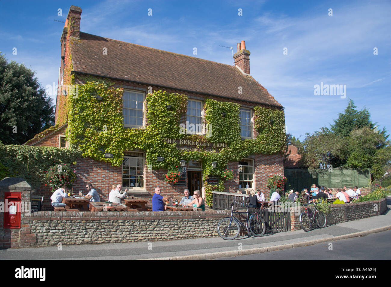 Berkeley arms pub hi-res stock photography and images - Alamy
