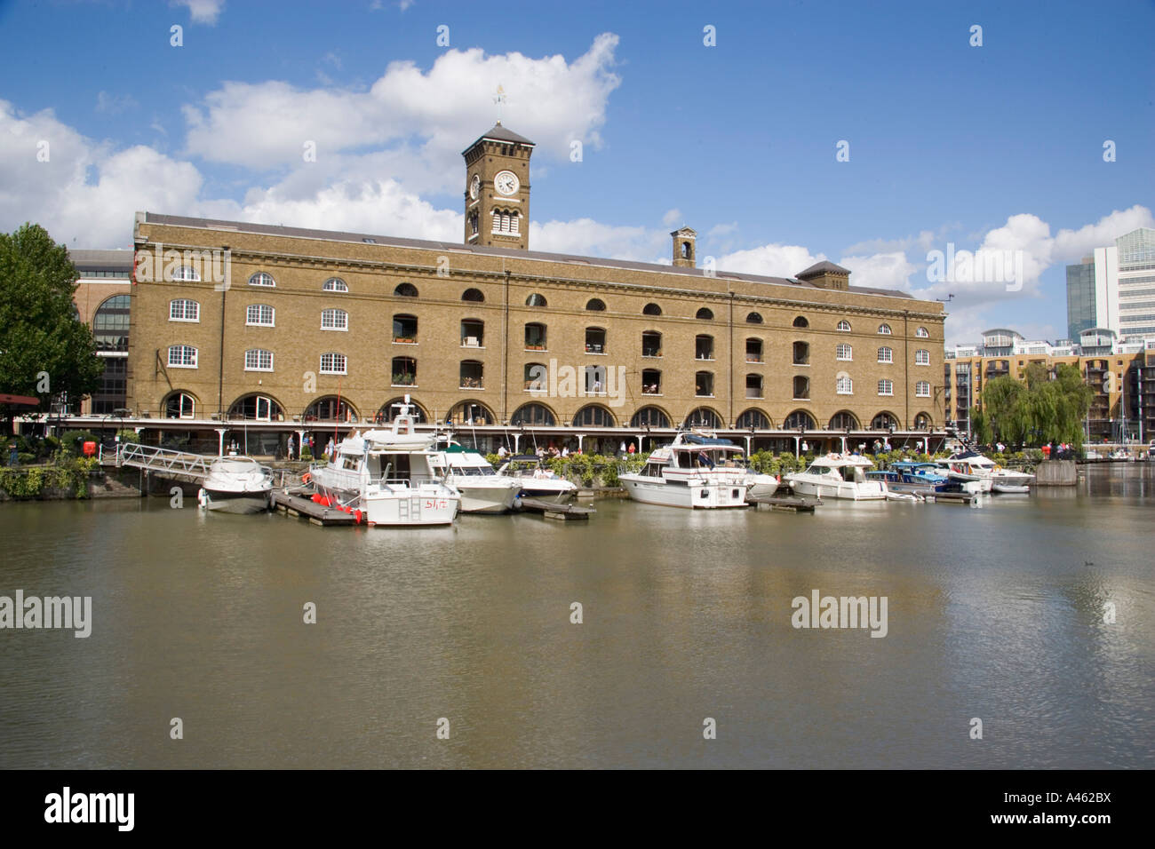 St catherine dock london hi-res stock photography and images - Alamy