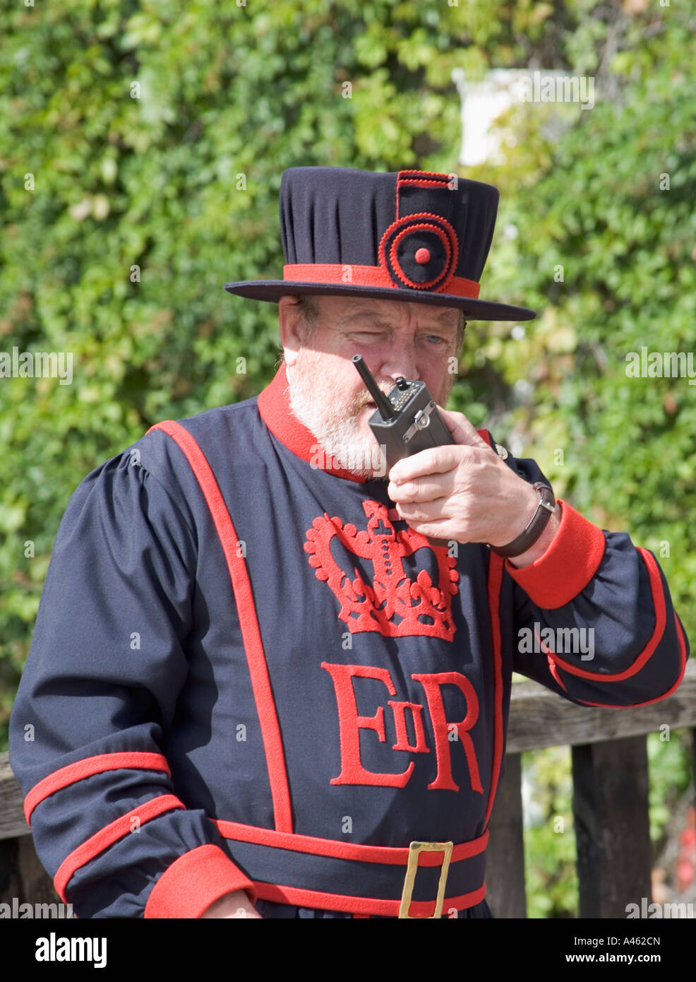 Tower of london guard hi-res stock photography and images - Alamy