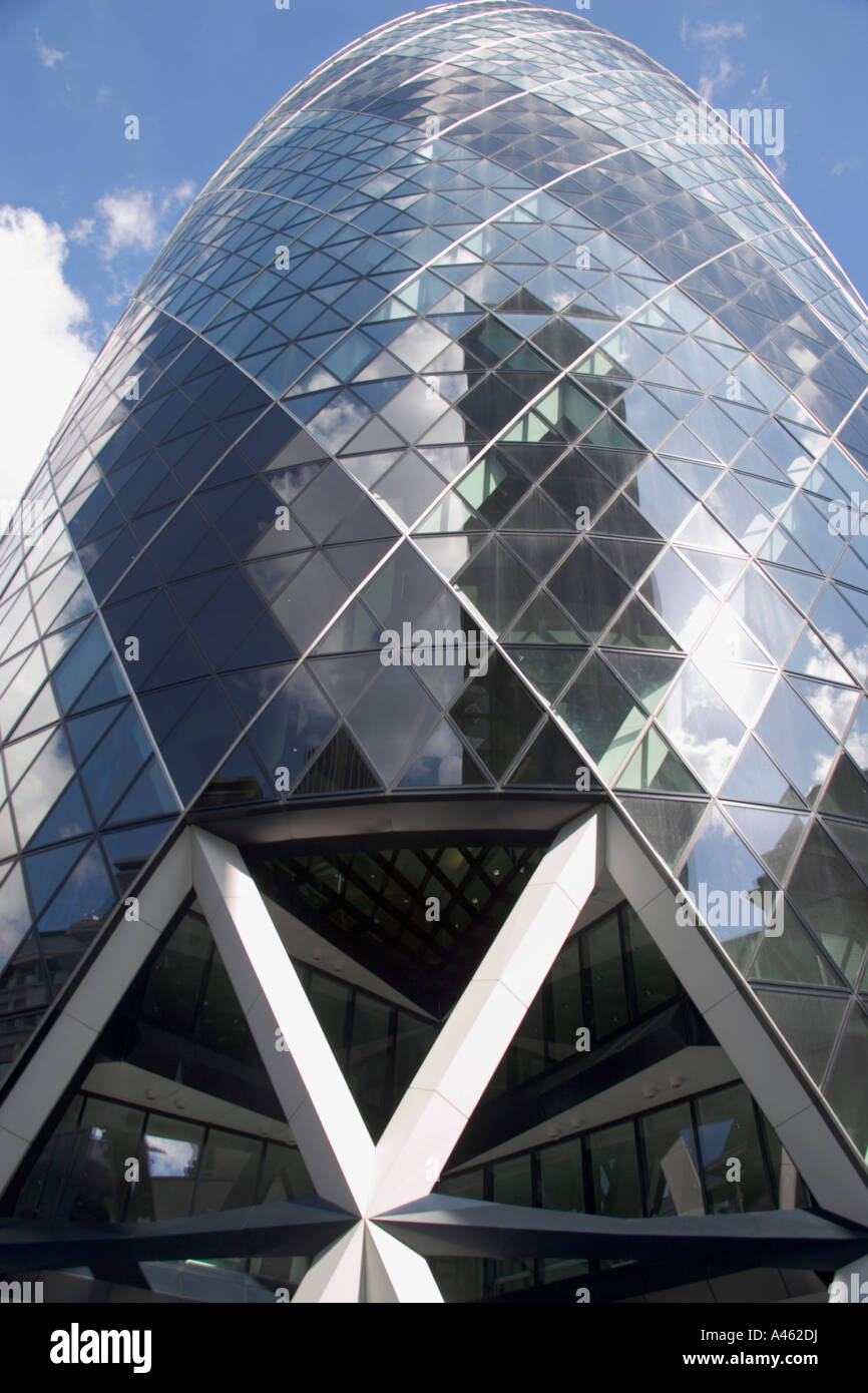 London gherkin street level hi-res stock photography and images - Alamy