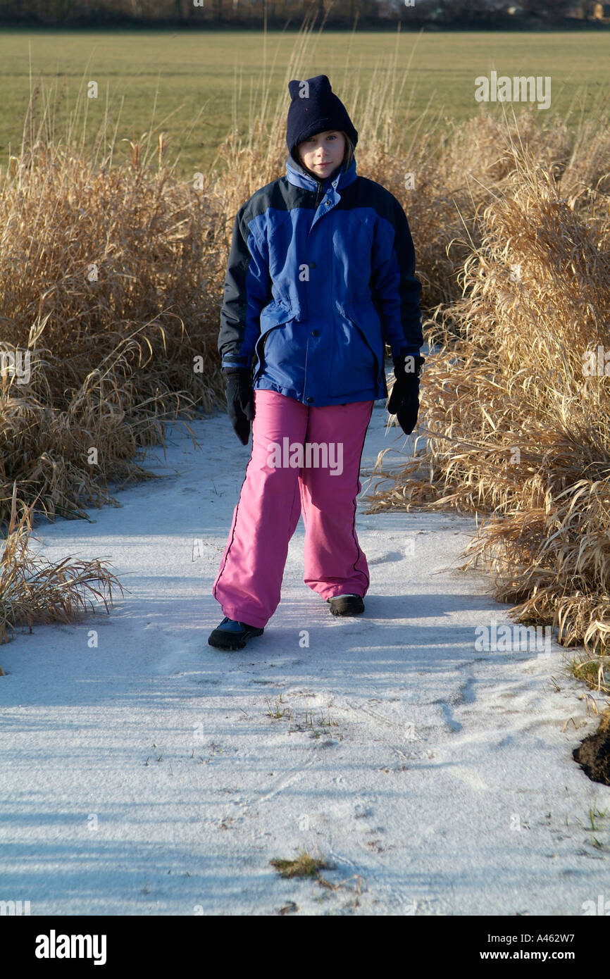 Kids skating on frozen pond hi-res stock photography and images - Alamy