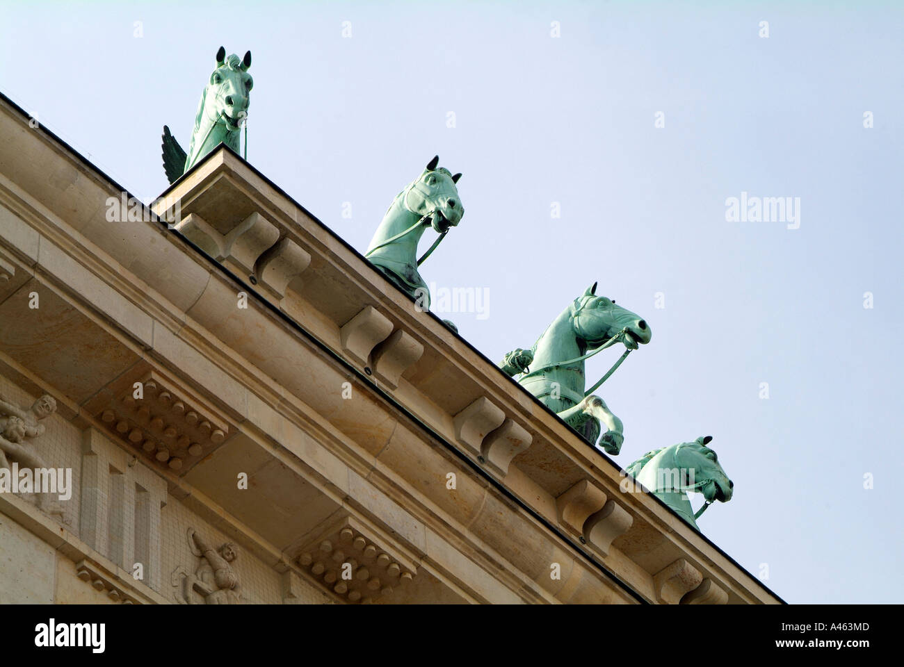 Architecture gate horses hi-res stock photography and images - Alamy