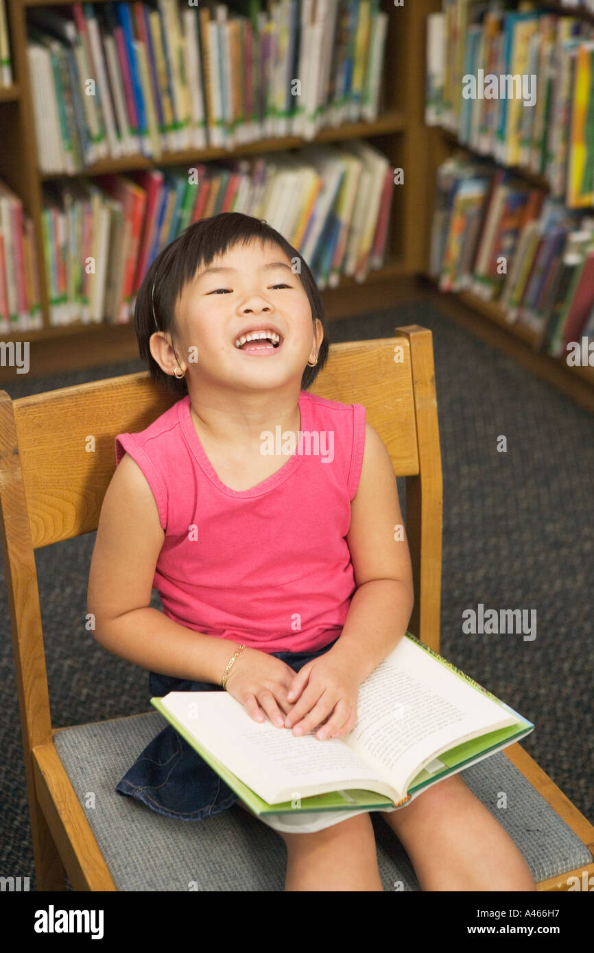 Child reading story library hi-res stock photography and images - Alamy