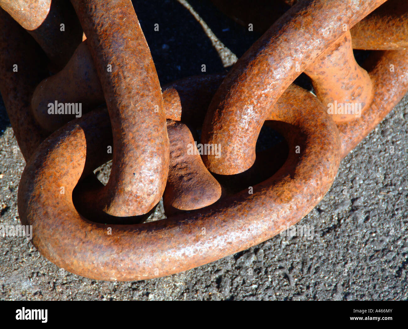 Close-up detail view of rusty chain links Stock Photo - Alamy