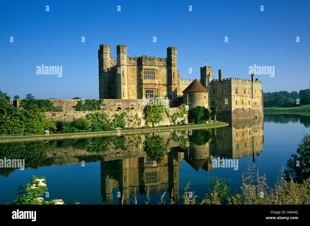 Leeds Castle reflection in moat,Leeds, Kent Stock Photo - Alamy