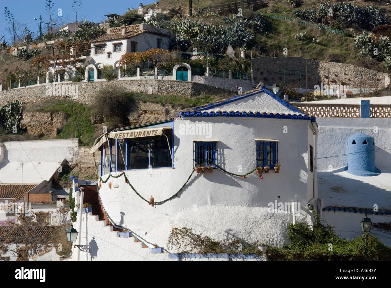 General view of the gypsy houses in the Sacromonte district of Granada ...