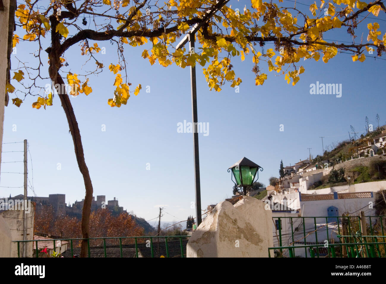 General view of the gypsy houses in the Sacromonte district of Granada ...