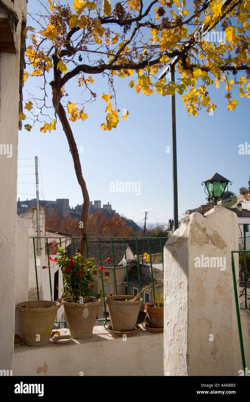 General view of the gypsy houses in the Sacromonte district of Granada ...