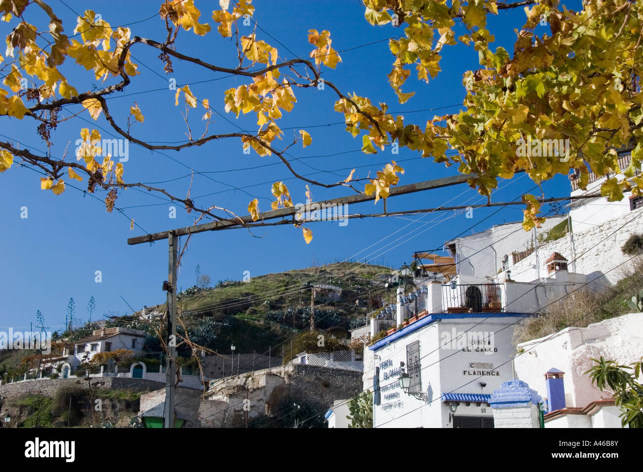 General view of the gypsy houses in the Sacromonte district of Granada ...