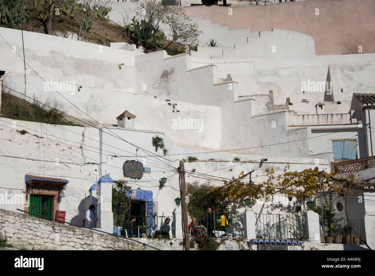 General view of the gypsy houses in the Sacromonte district of Granada ...