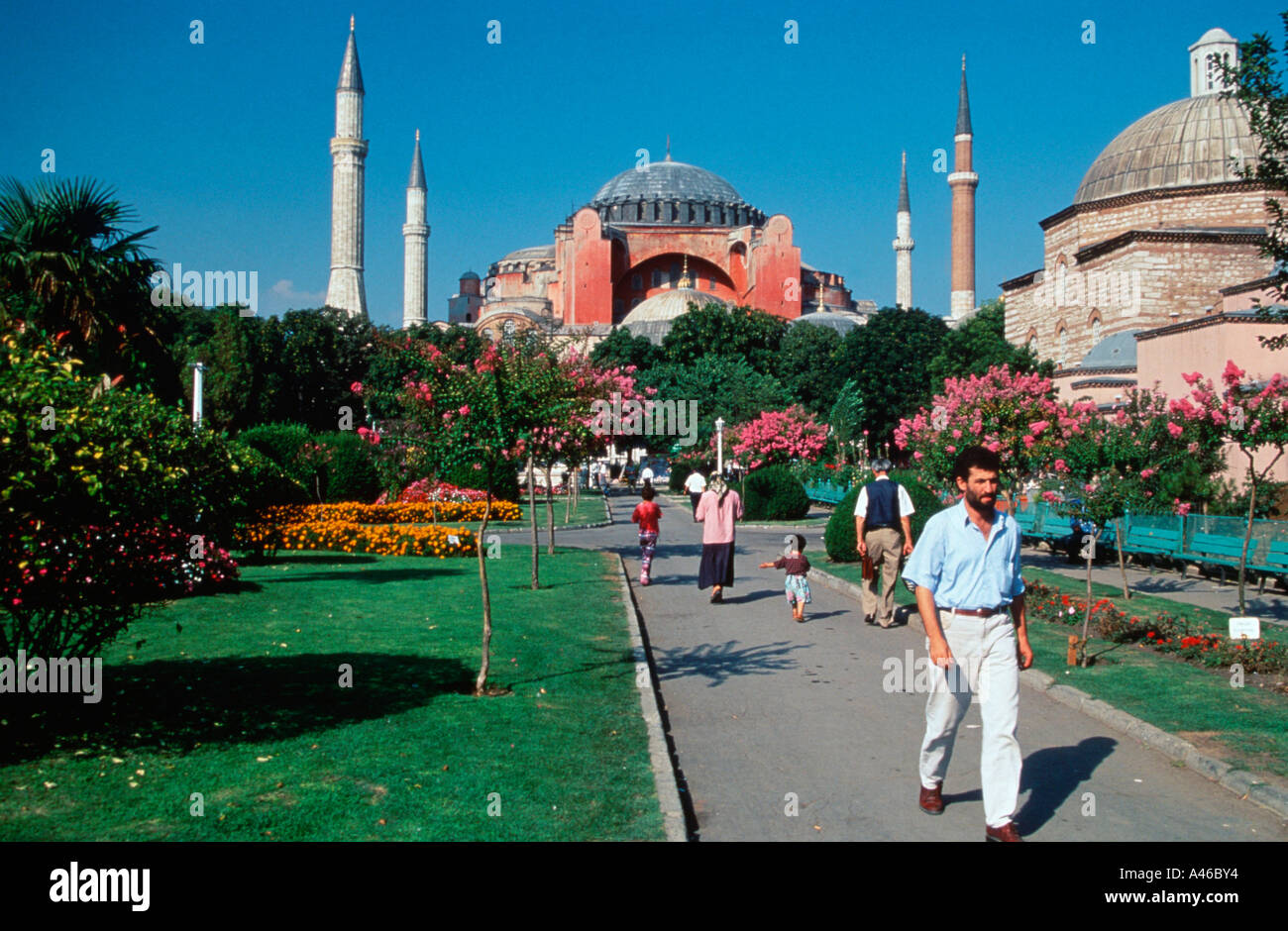 Mosque at a park hi-res stock photography and images - Alamy