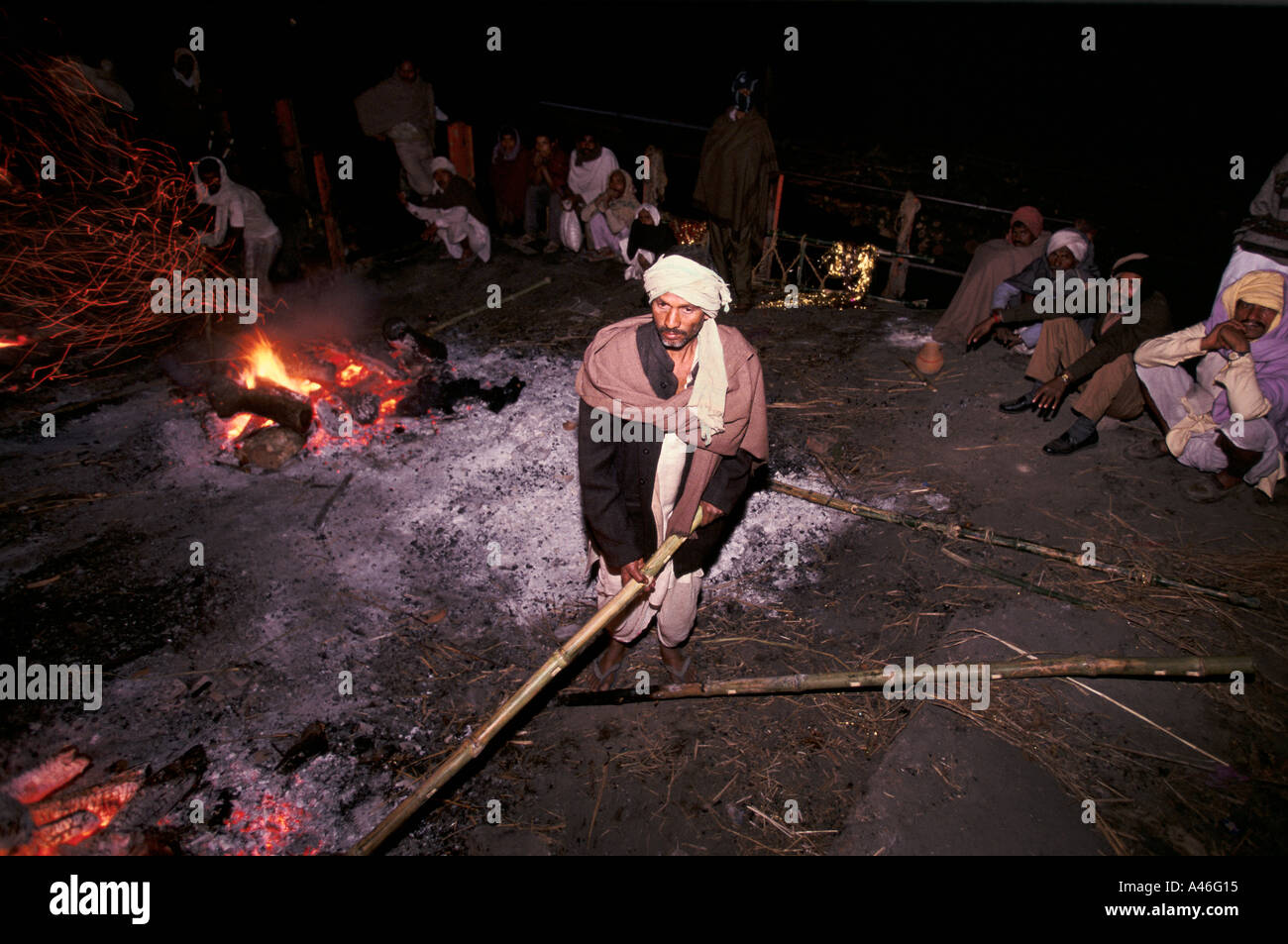 Men from the hereditary caste called 'Dom's' cremate bodies at the ...