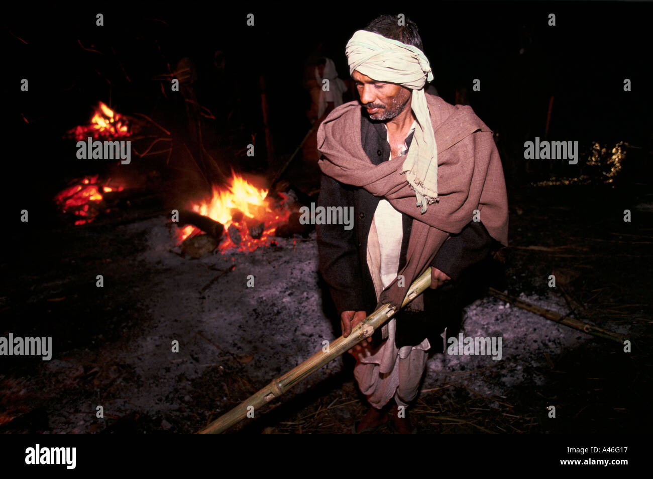 Men from the hereditary caste called 'Dom's' cremate bodies at the ...